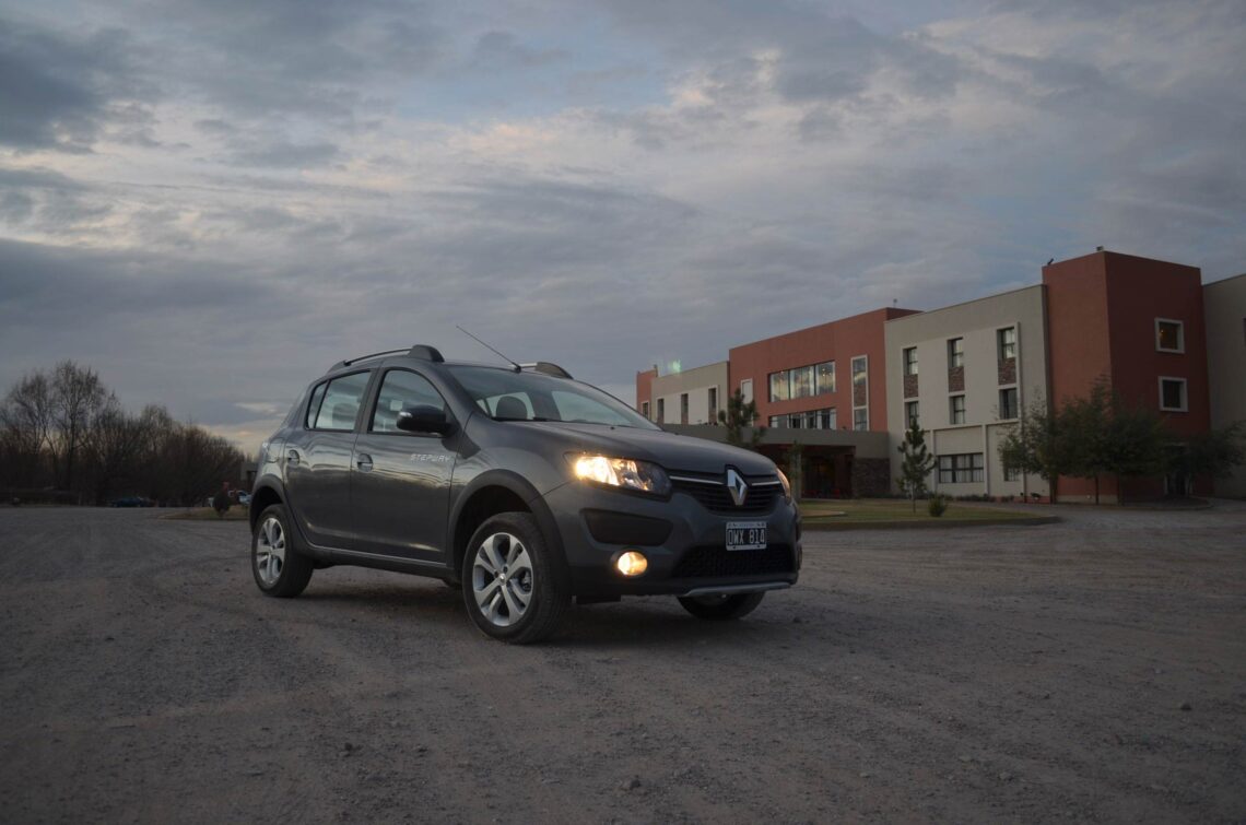 Así probamos el nuevo Stepway por caminos de montaña