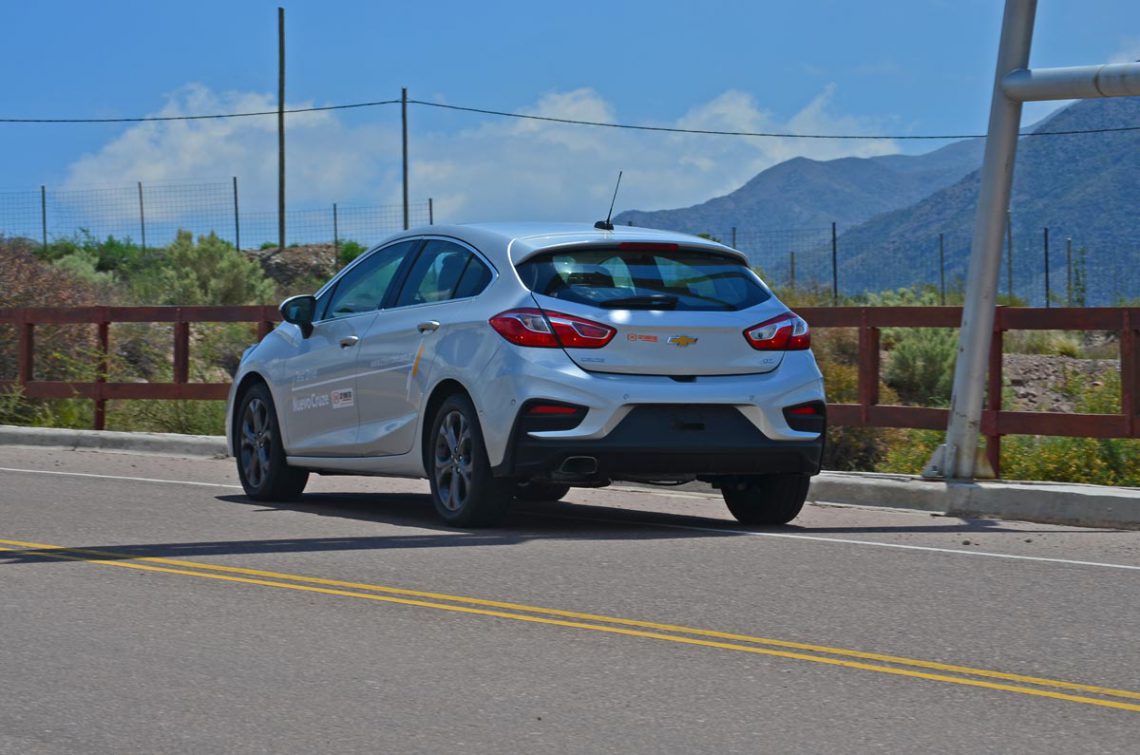 Testeamos el nuevo Chevrolet Cruze hatch y le pusimos esta nota