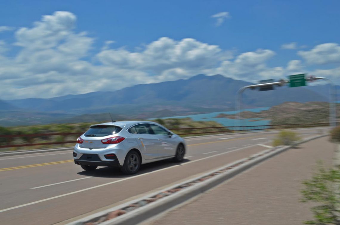 Testeamos el nuevo Chevrolet Cruze hatch y le pusimos esta nota