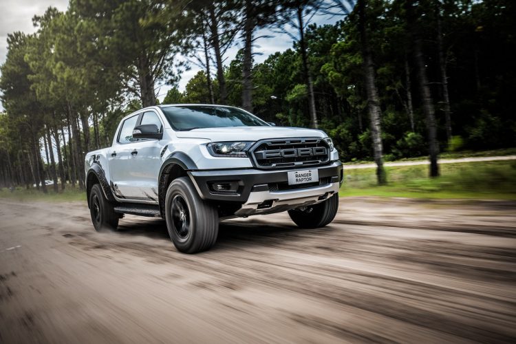 Ford Ranger Raptor vs Toyota Hilux GR Sport: pelea de titanes|Ford ...