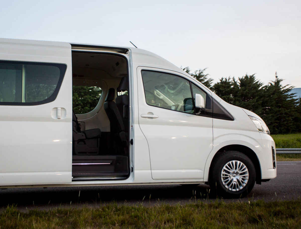 Toyota presenta la nueva Hiace para pasajeros (precio y versiones)