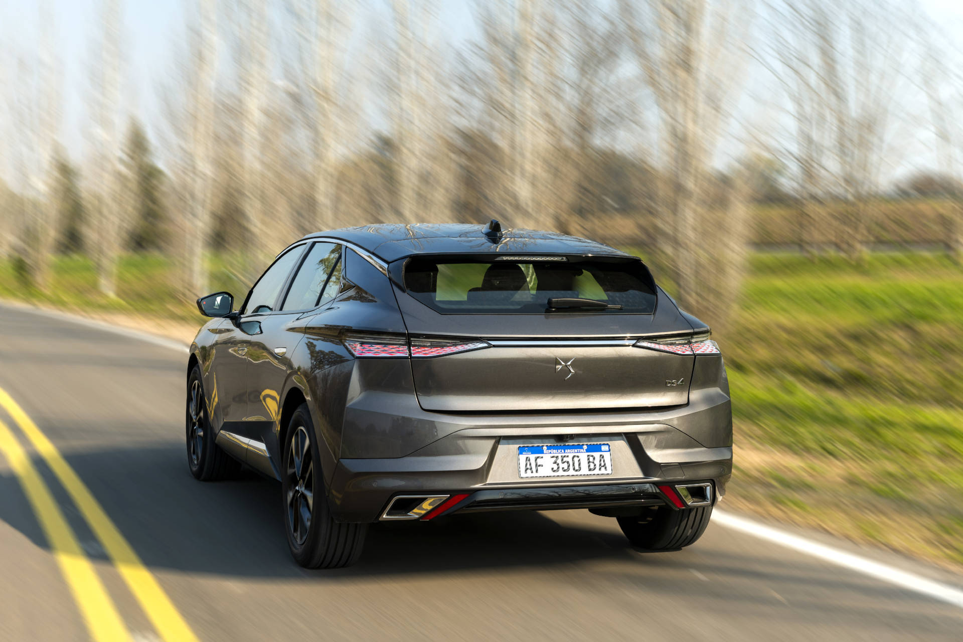 El nuevo DS 4 se presenta con detalles de lujo y estos precios