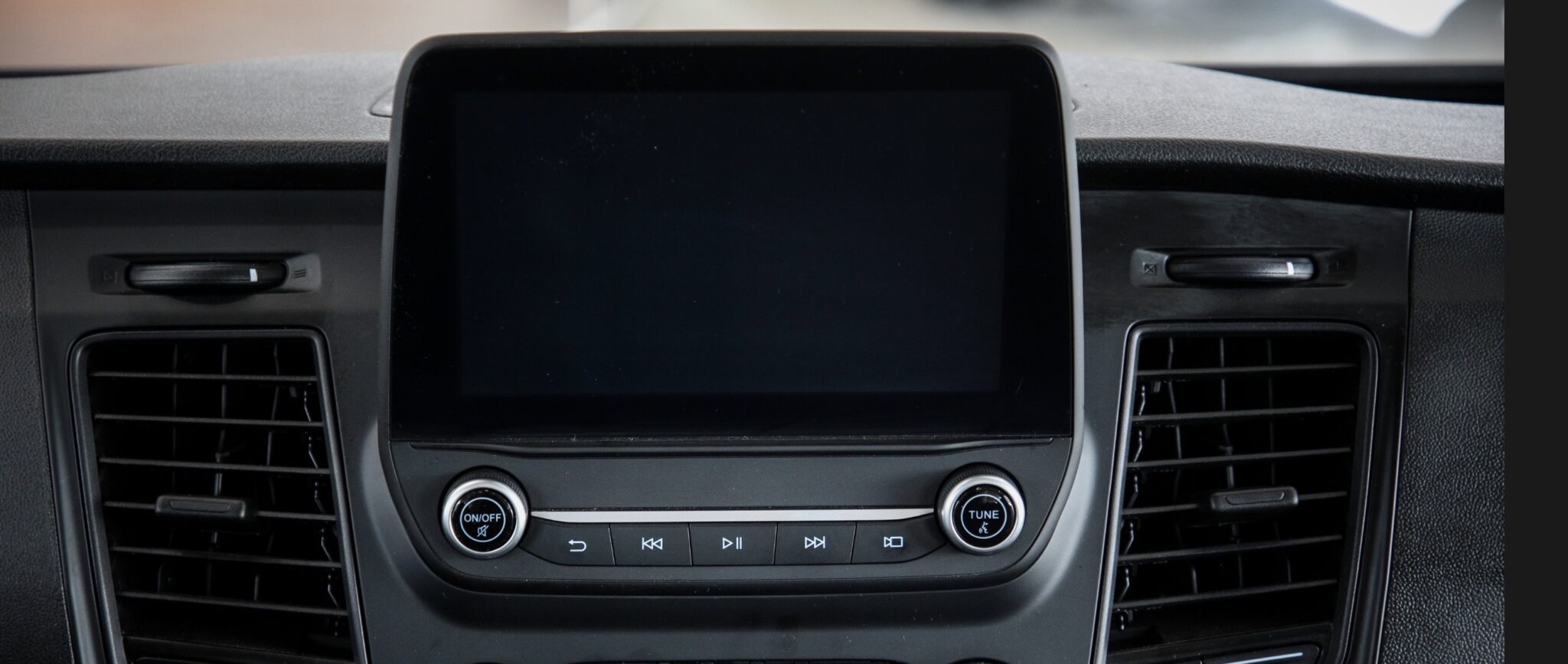 Transit Chasis 2023: precio y novedades del utilitario Ford