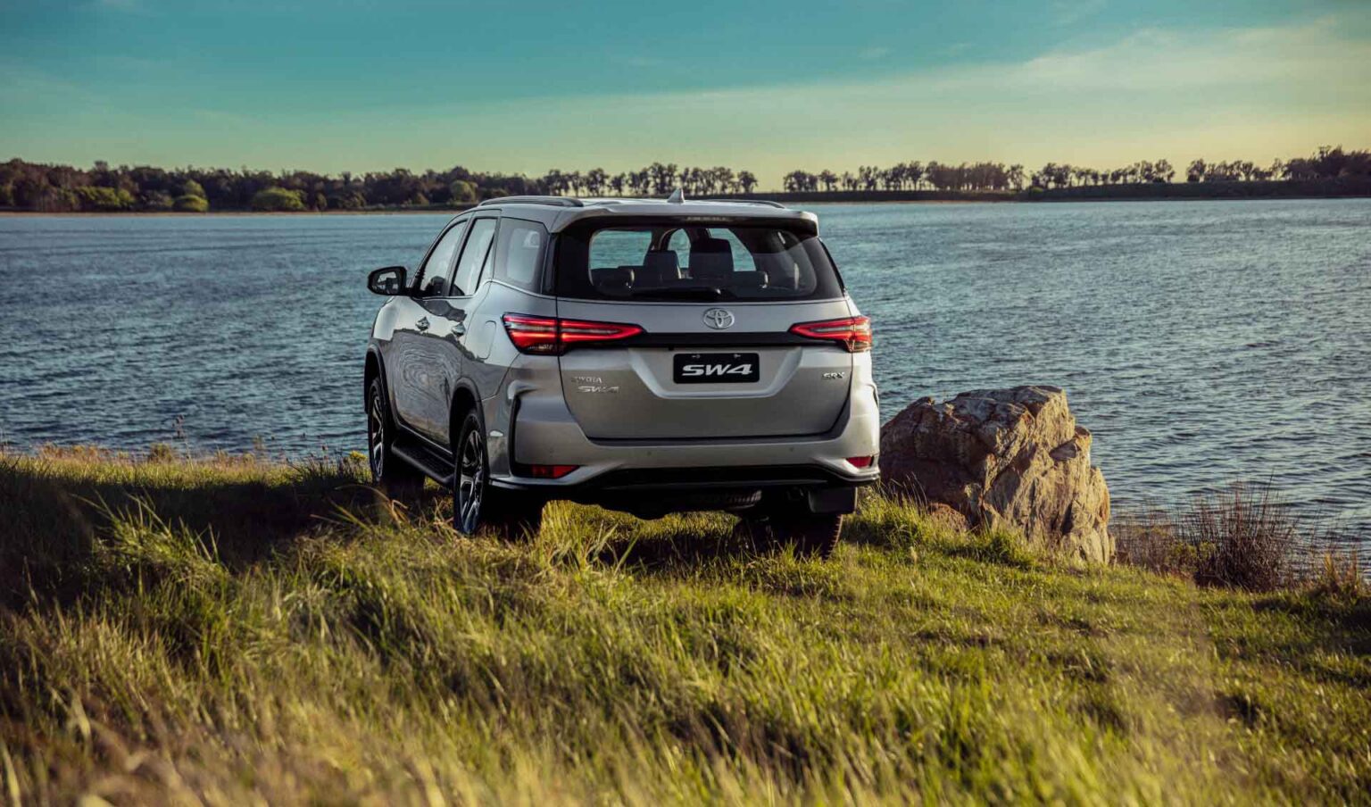 Toyota SW4 VS Hilux: el competitivo precio sin impuestos