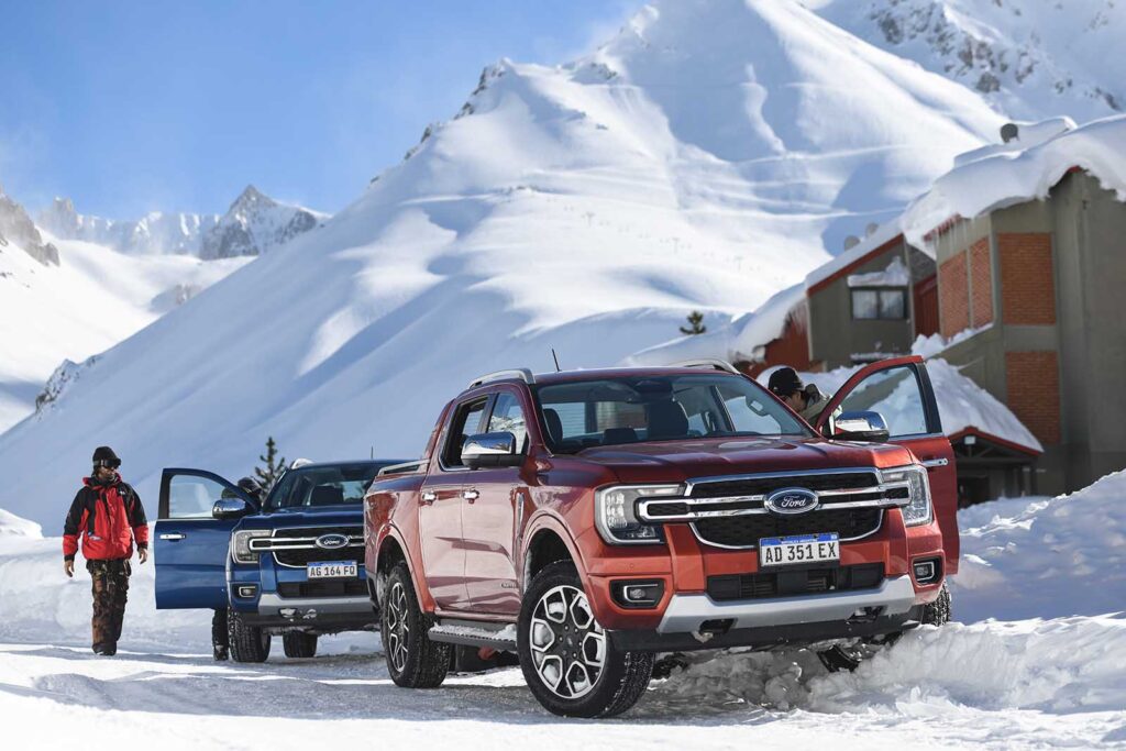 Toyota Hilux VS Ford Ranger: esto cuestan en abril de 2025