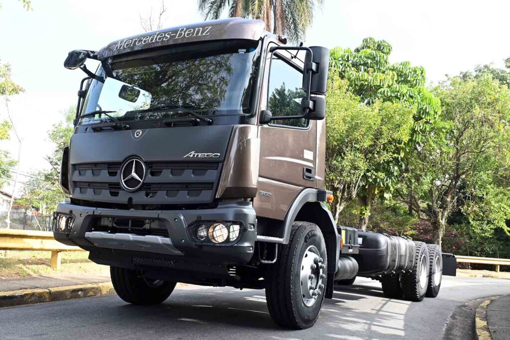 Mercedes-Benz camiones y buses se luce en Brasil y adelanta su futuro ...