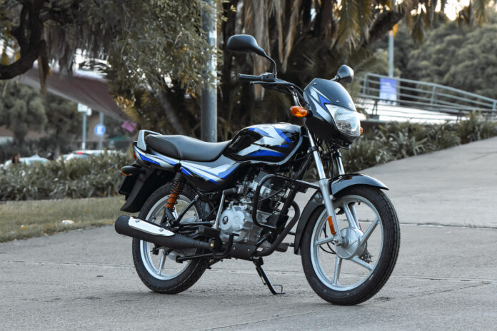 Bajaj lanza la Boxer CT100 en Argentina desde $1.990.000
